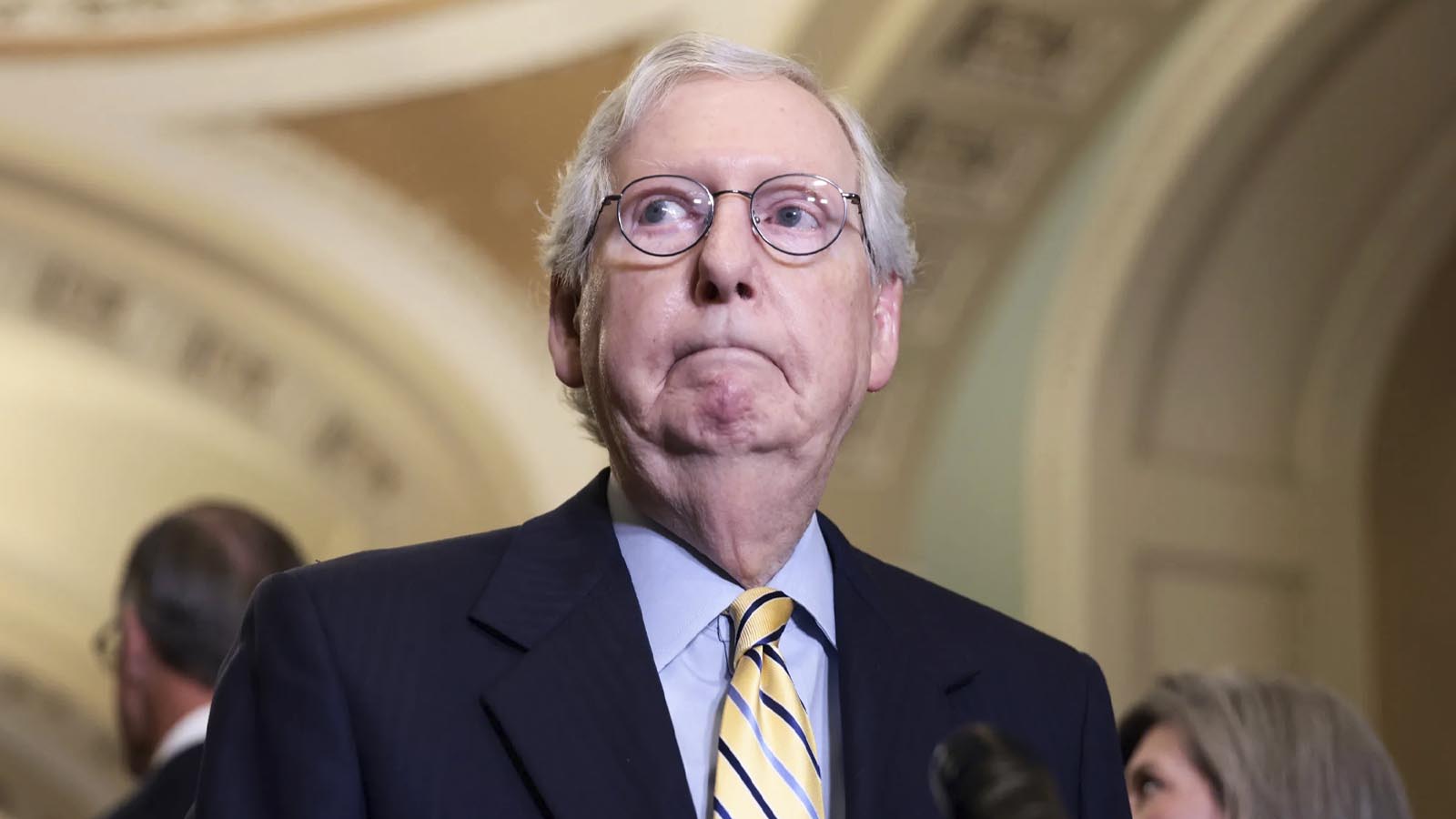 Mitch McConnell Falls Down Senate Stairs - News Addicts
